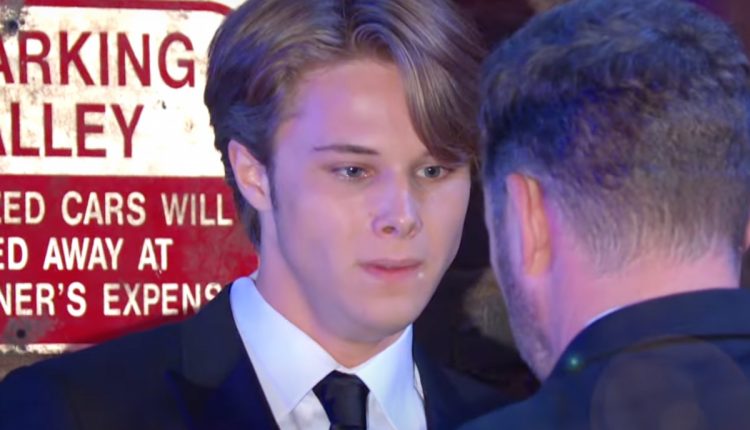 'Y&R' Spoilers Friday, November 7: Lily Savages Cane, Kyle Grills ...